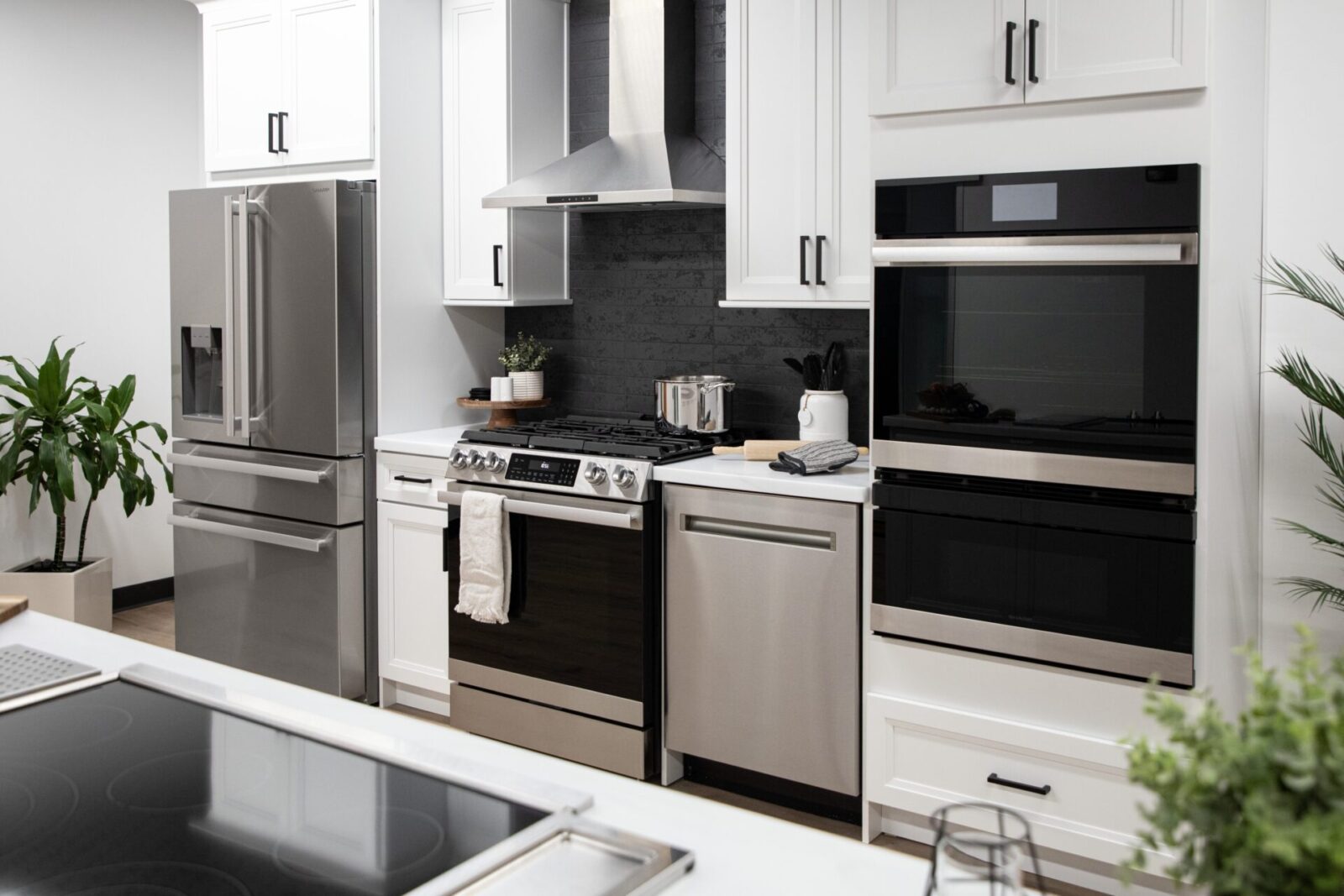 What is the Difference Between a Freestanding and a Slide-In Range?